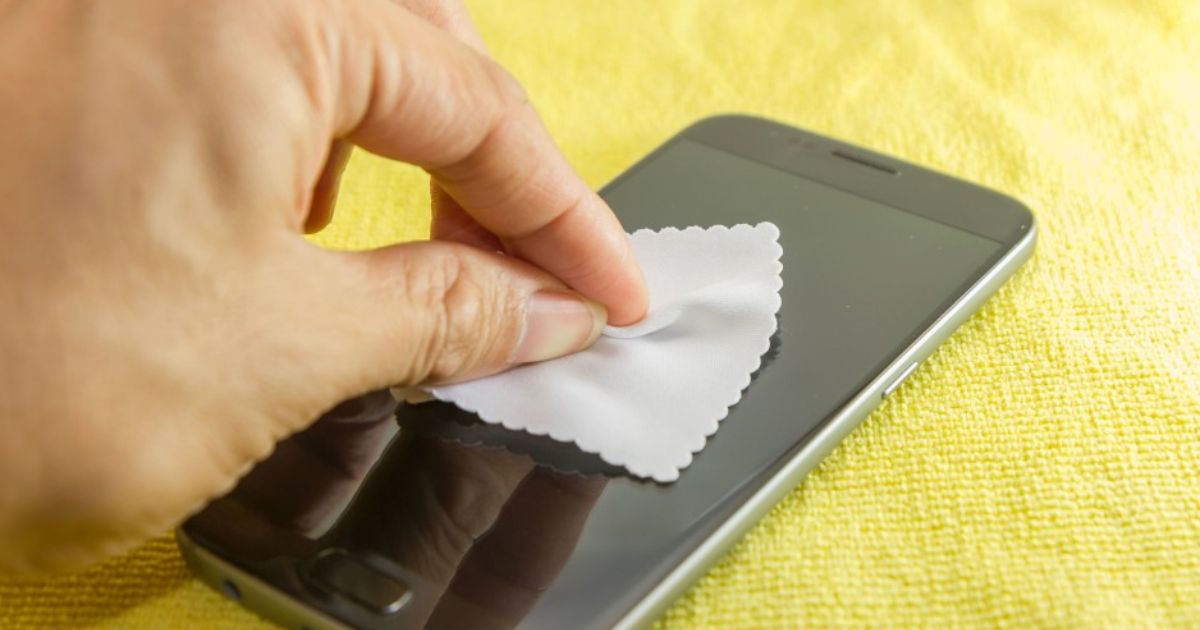 How to Remove Scratches from Plastic Phone Body? - TechEmporium