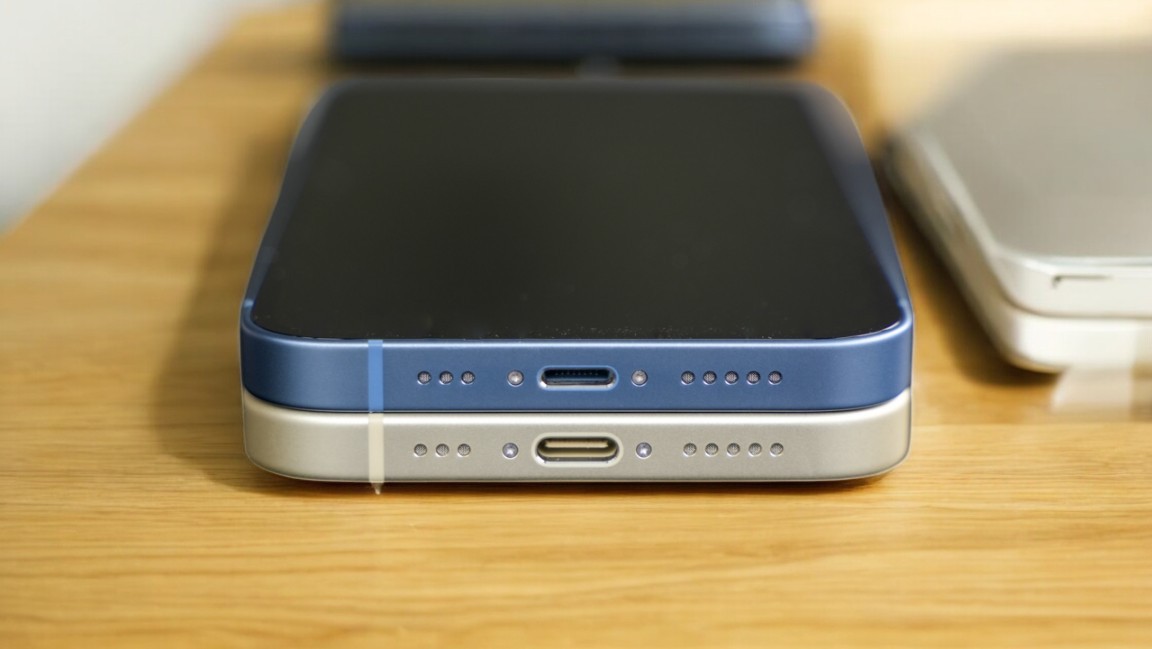 The Ultimate Guide to Cleaning Your iPhone Charging Port - TechEmporium